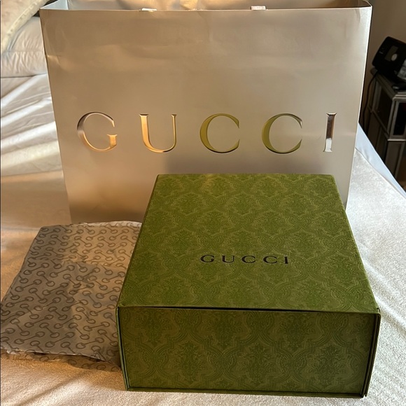 Gucci | Accessories | Gucci Green Box With Logo | Poshmark